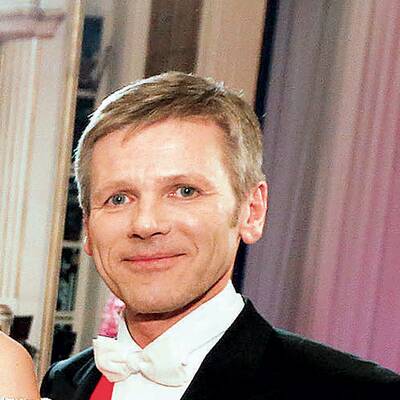 Opernball: Die Logen der Macht und Society - stars24