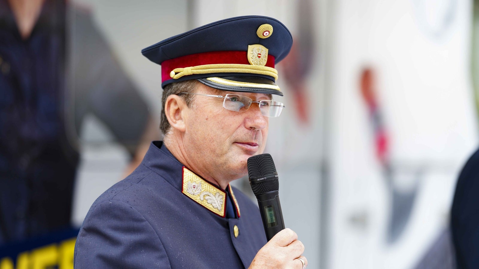 Karner will Messer-Verbot auf Straßen und Plätzen - Waffenrecht ...