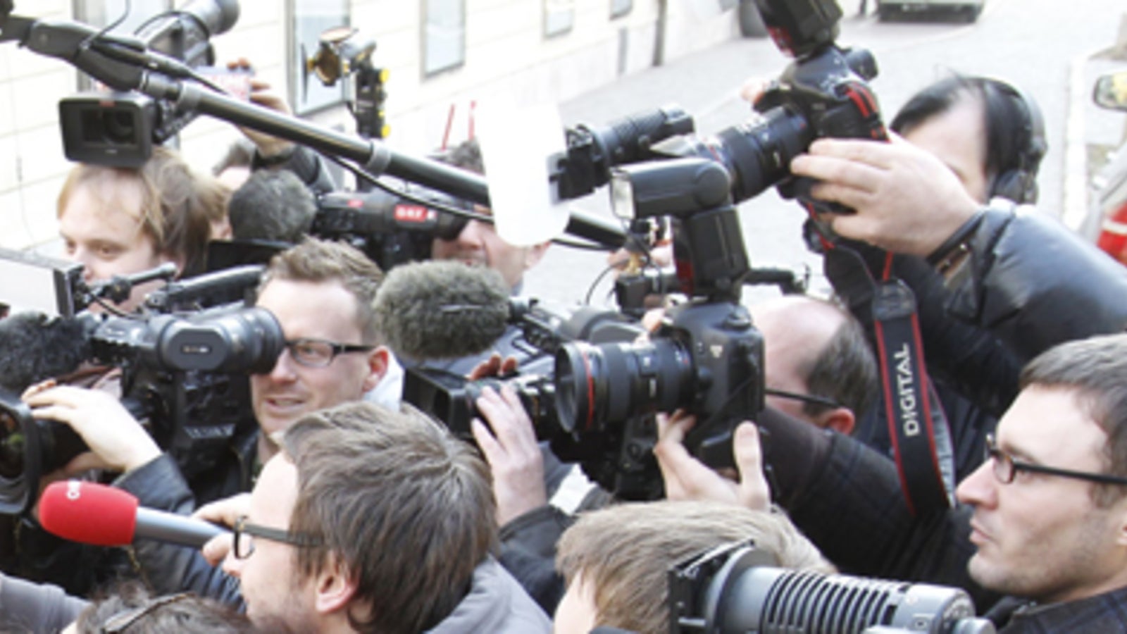 Journalisten fordern Pressefreiheit - oe24.at