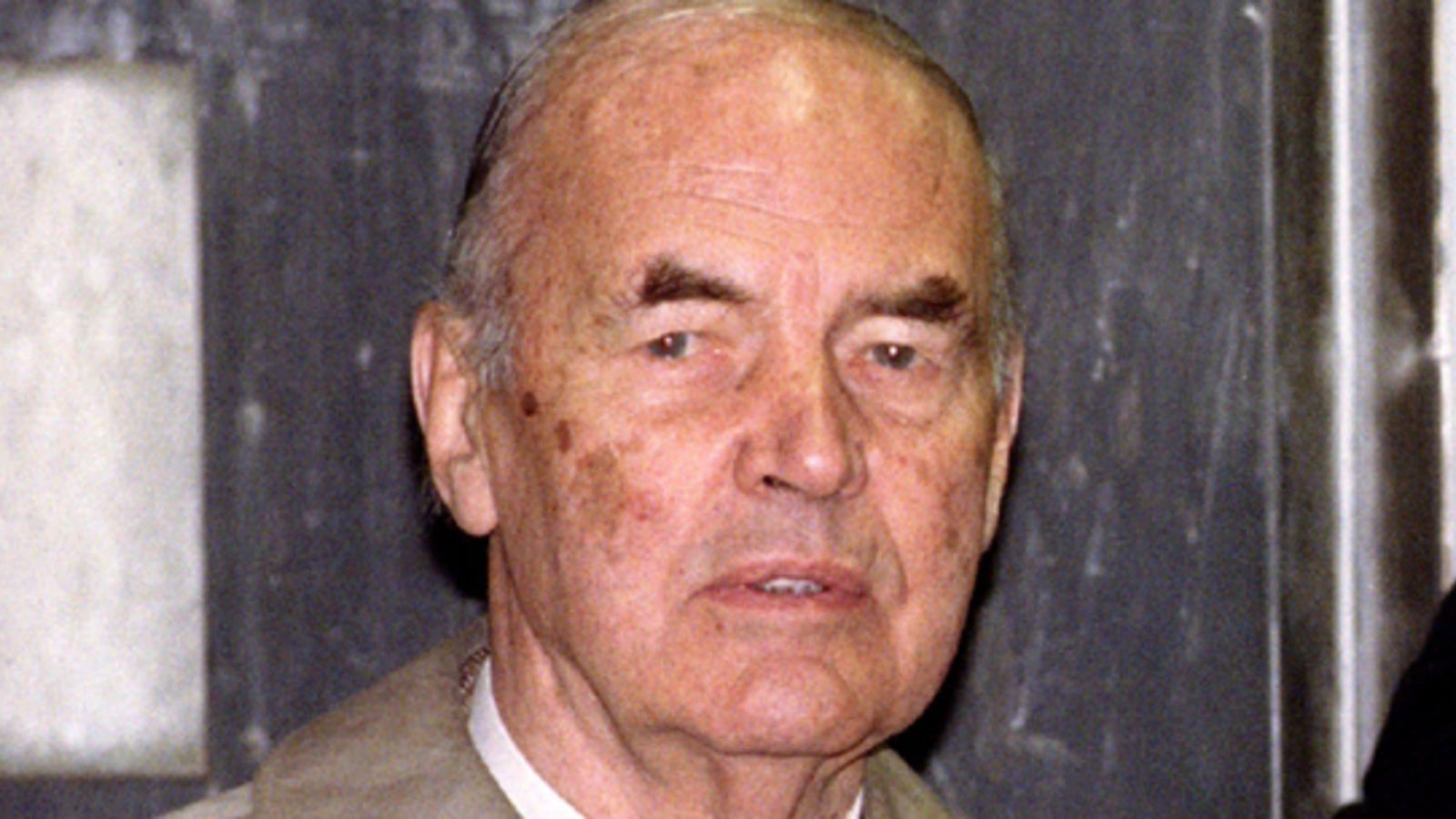 Unbekannte stehlen toten Nazi Priebke - oe24.at