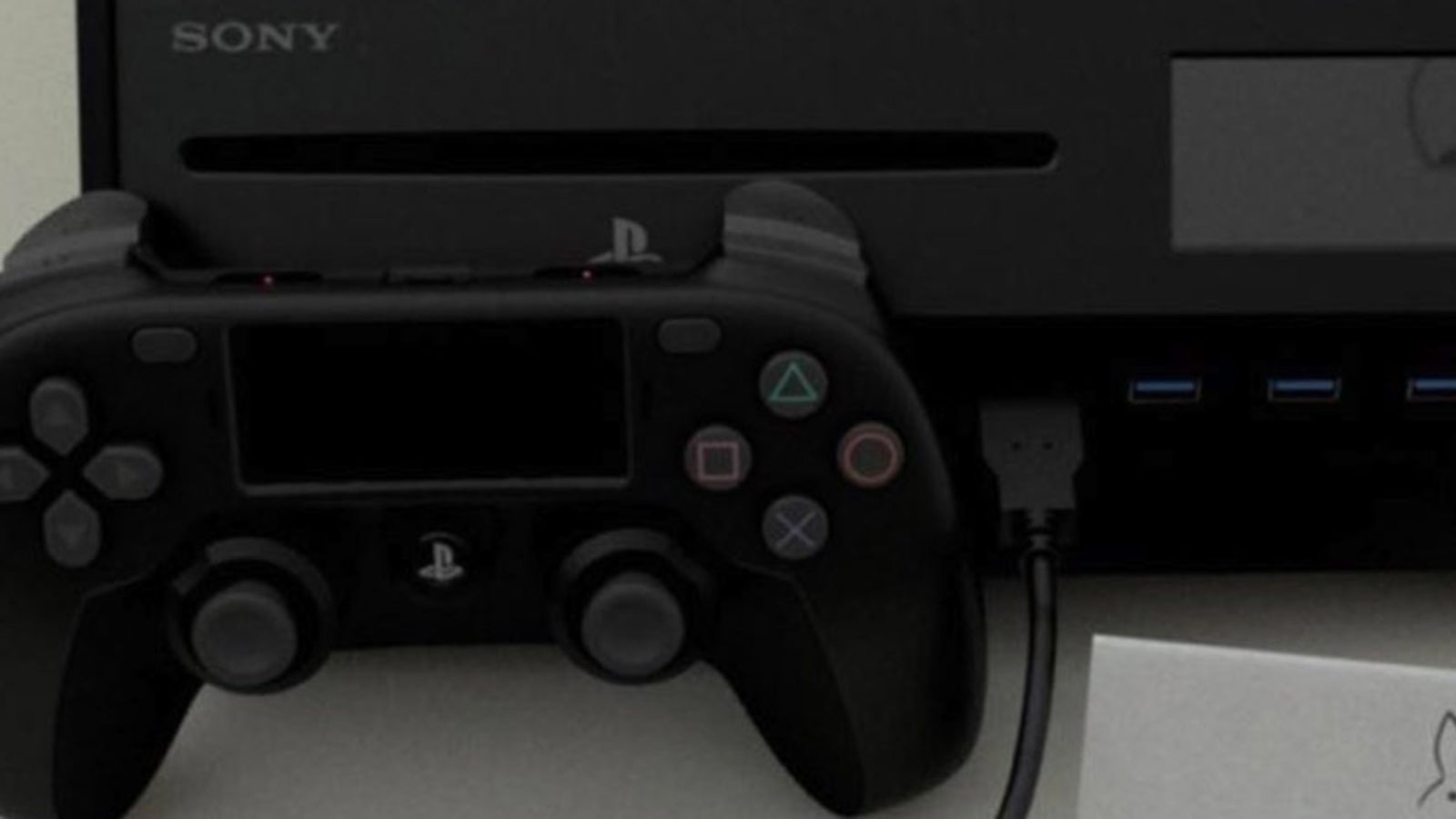PS5: Fotos zeigen Konsole und Controller - oe24.at