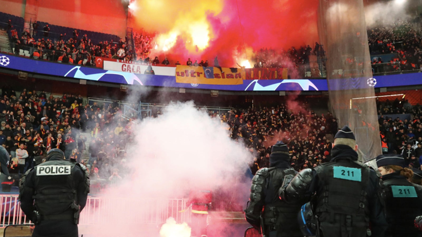 Blutige Hooligan-Schlacht in Paris - sport24.at