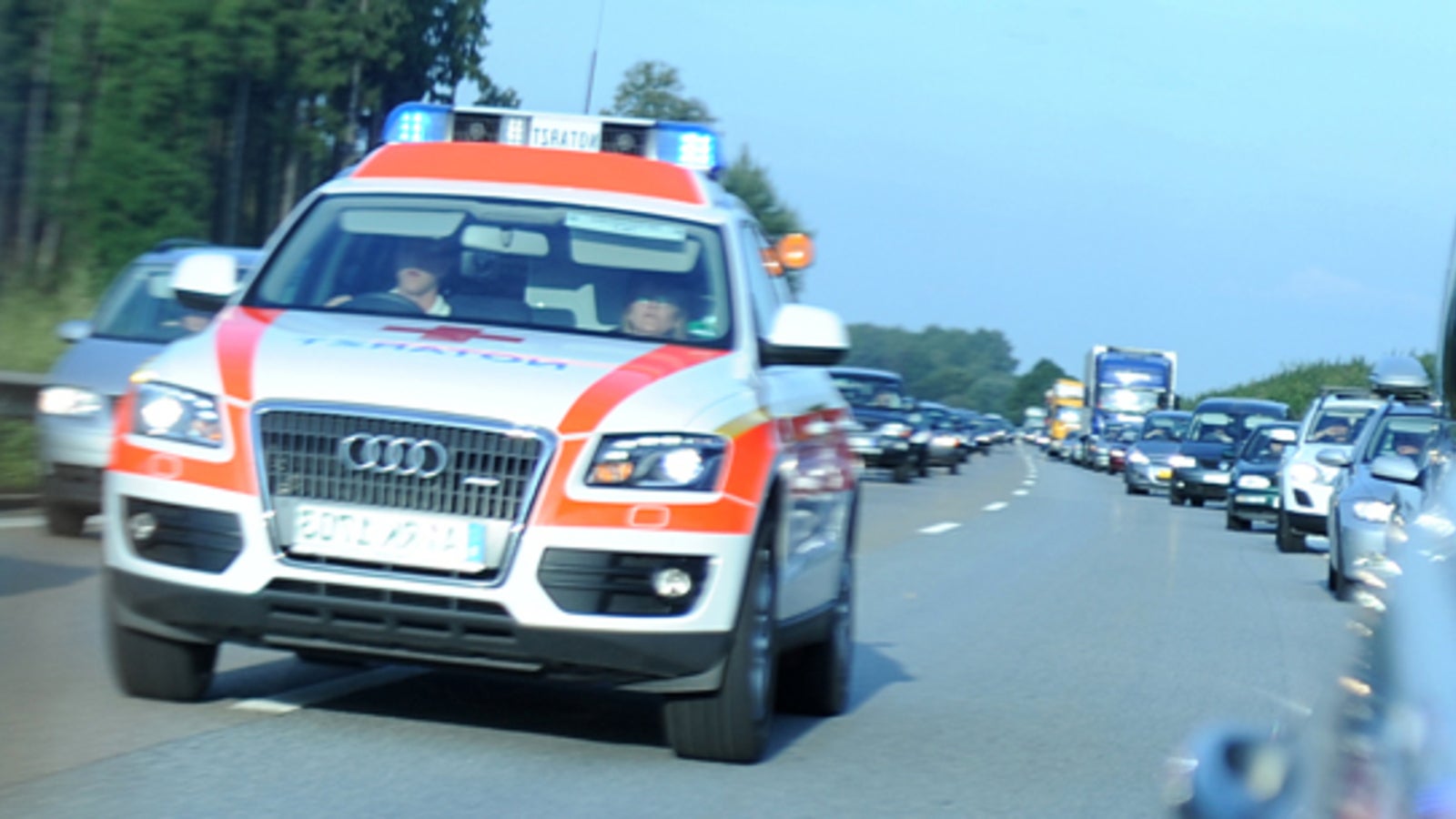 Fußgängerin (47) von Pkw angefahren - oe24.at