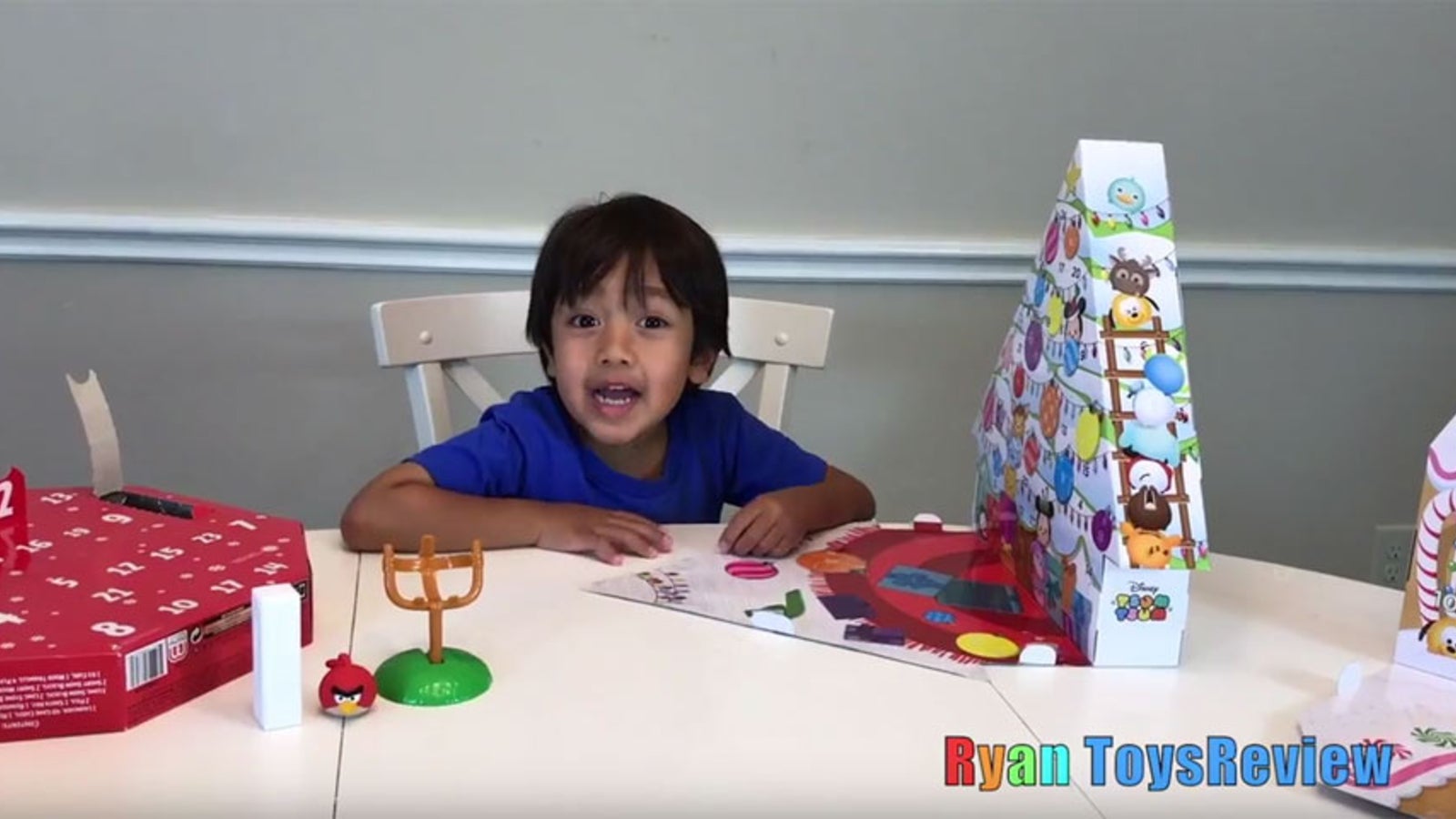 Bub (6) verdient 9,3 Mio. € auf YouTube - oe24.at