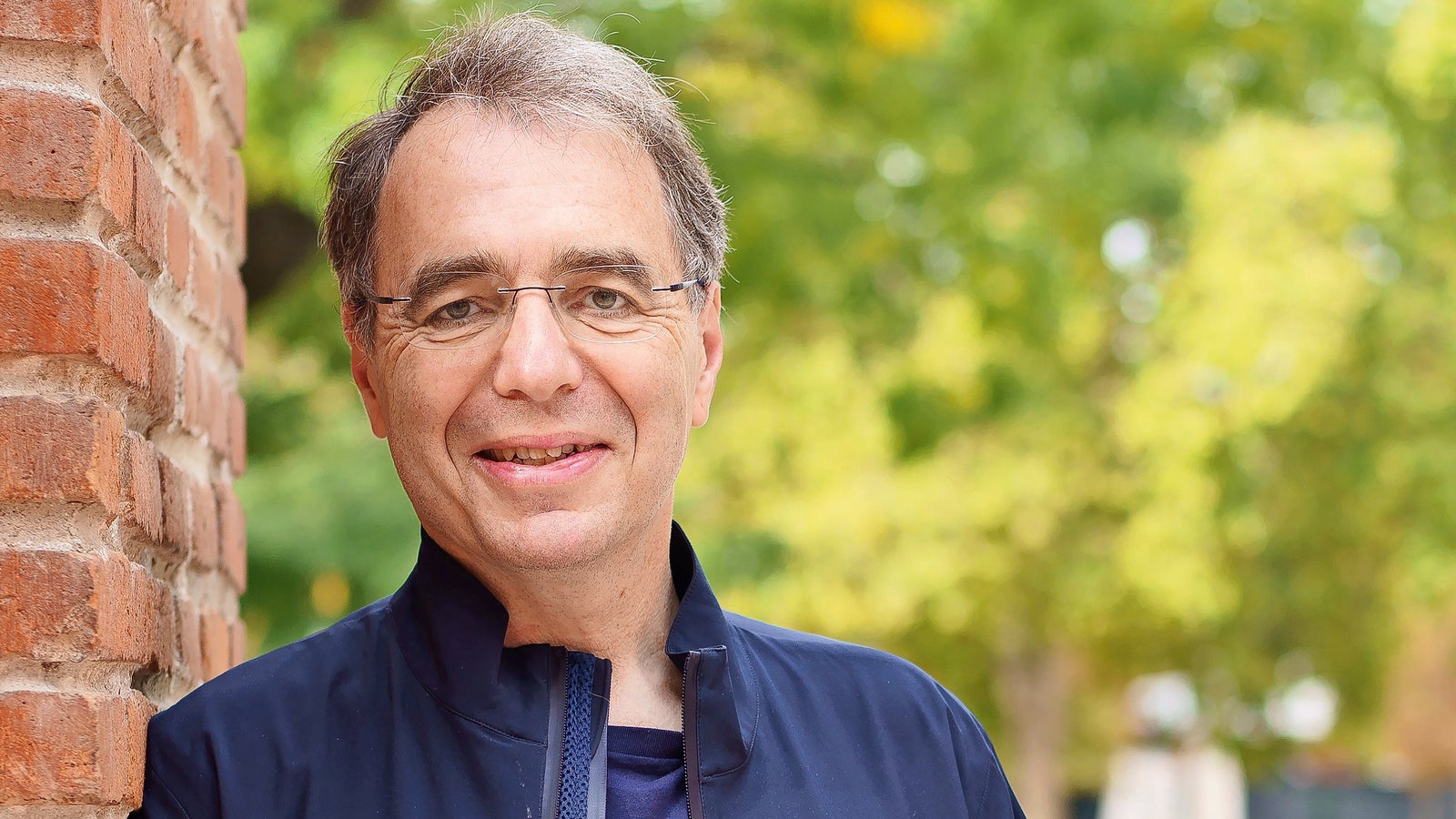 Safier: Seine Merkel ermittelt wieder - stars24