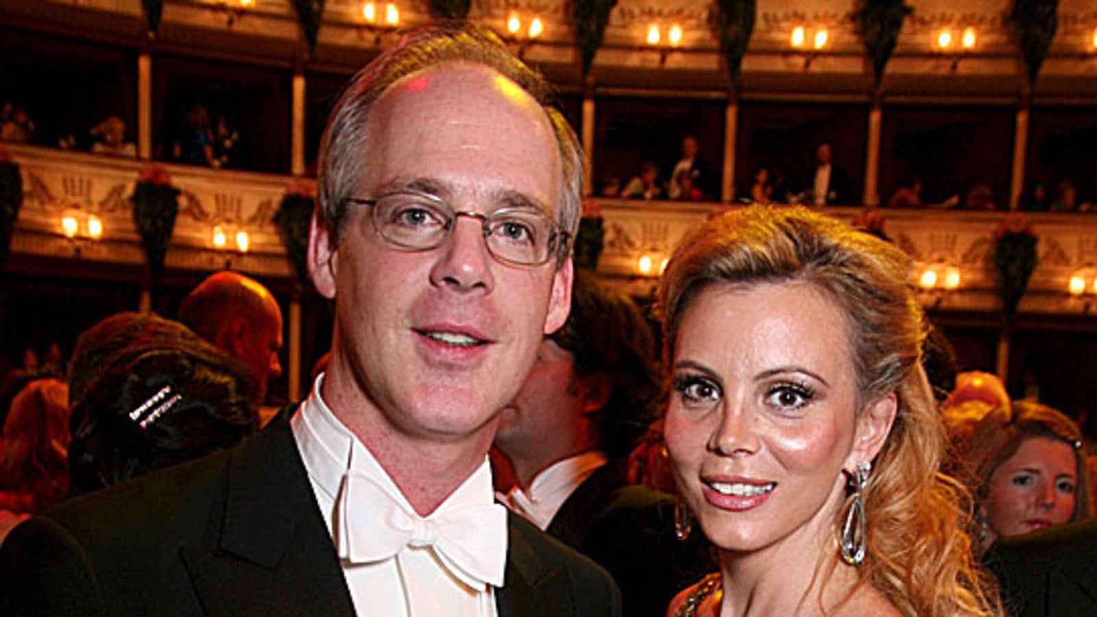 Stumpf-Frau in 150.000-Euro-Kleid - stars24