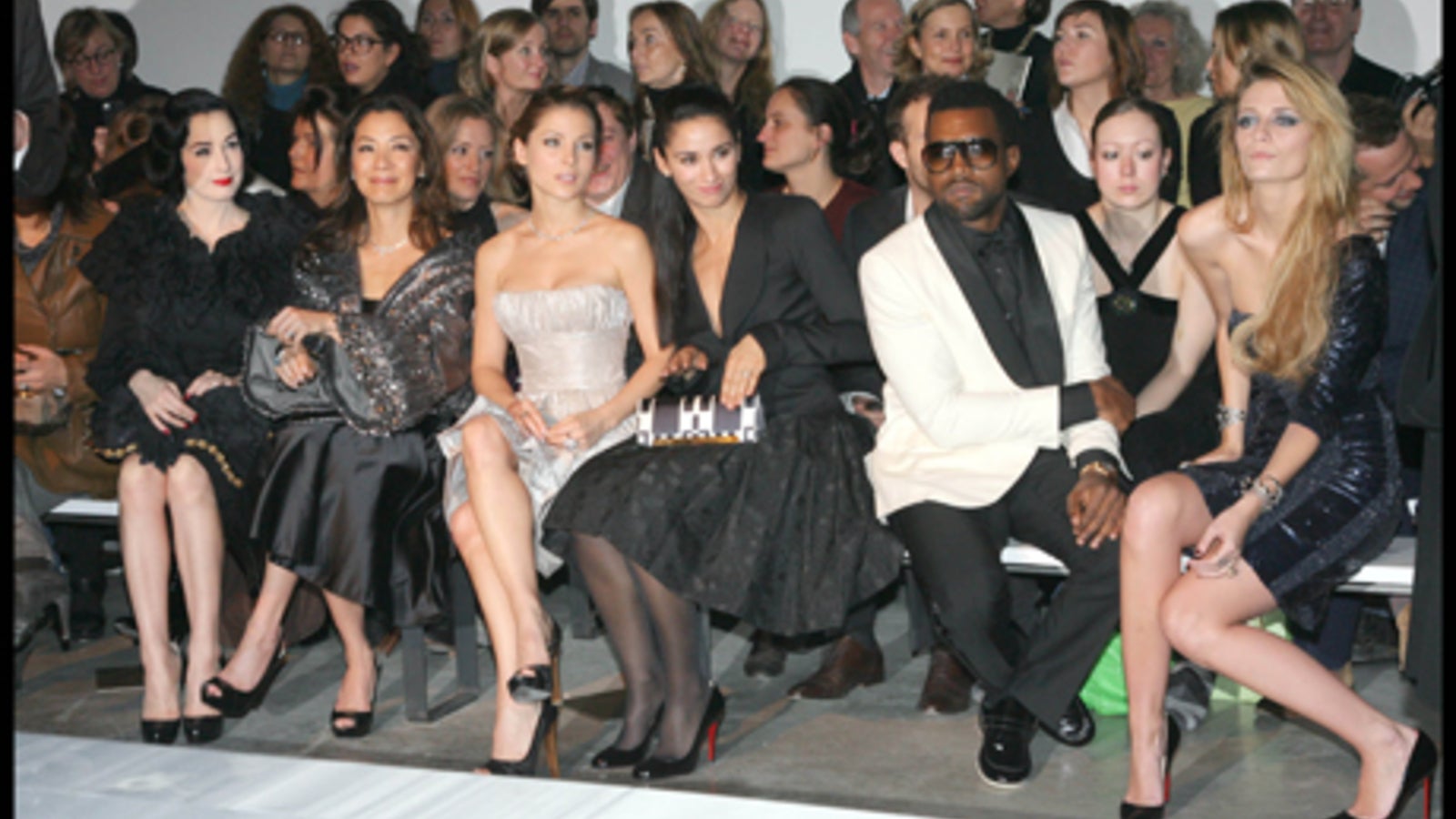 Mischa Barton: Höschenblitzer in der Front Row - stars24