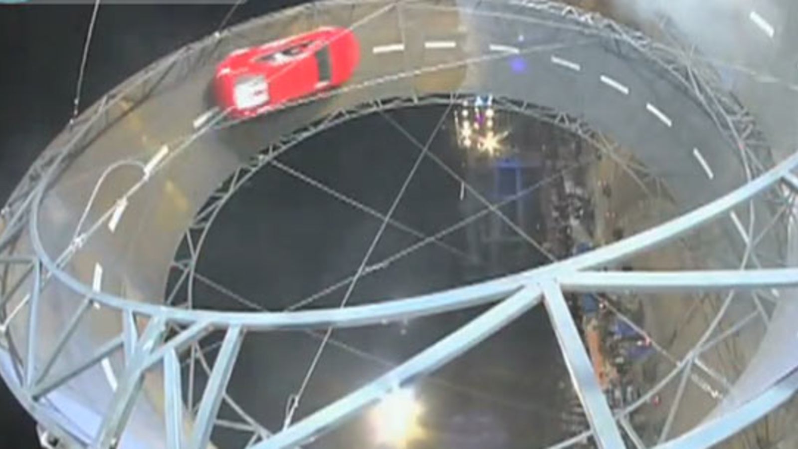 Looping-Weltrekord mit dem Auto geschafft - oe24.at