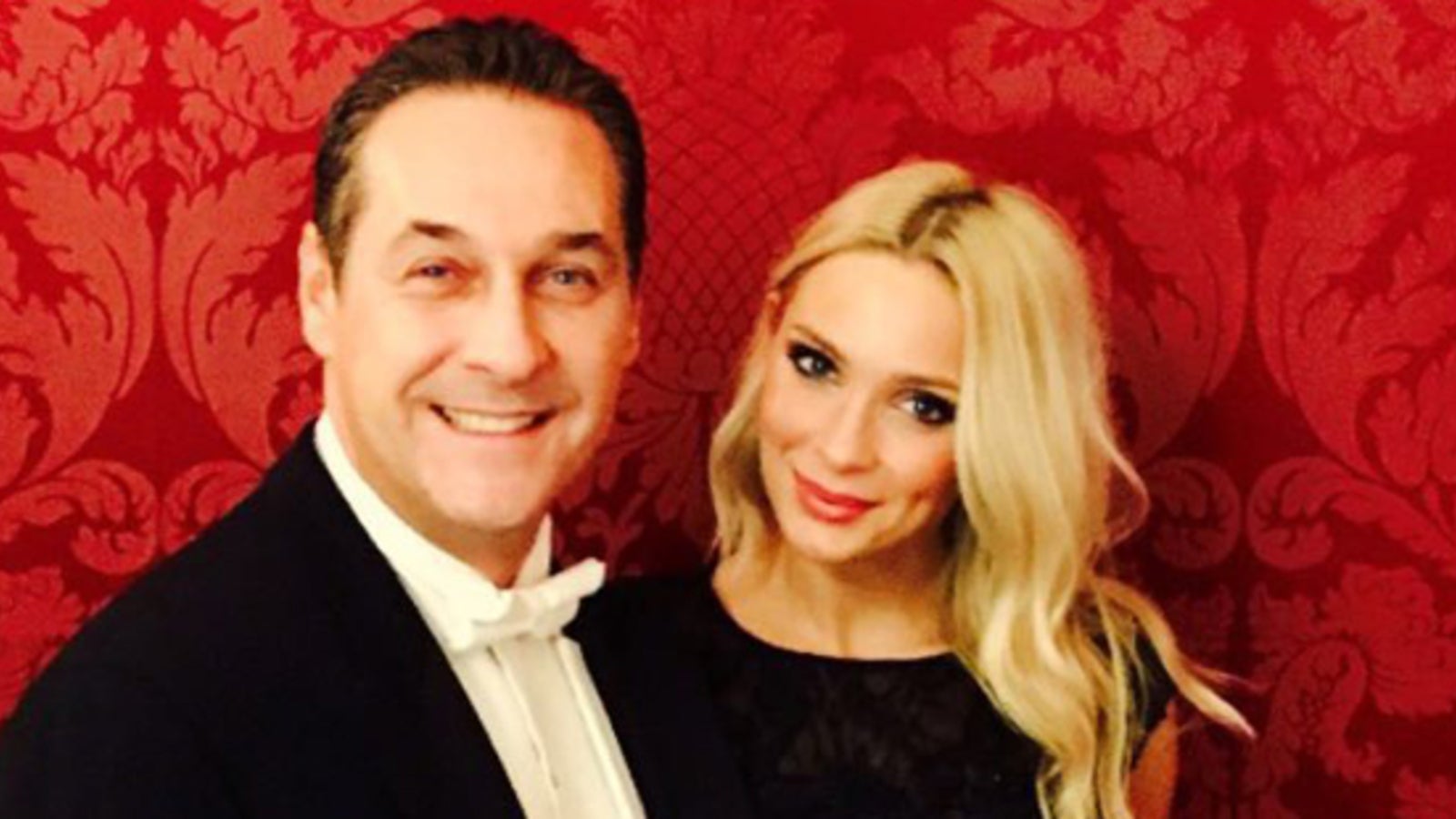 Strache mit neuer Freundin am Ball - Politik-Live