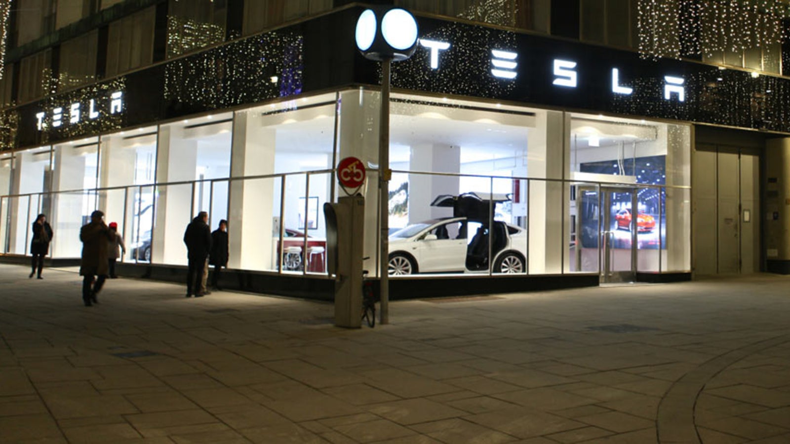 Tesla hat jetzt einen Flagship-Store in Wien - oe24.at