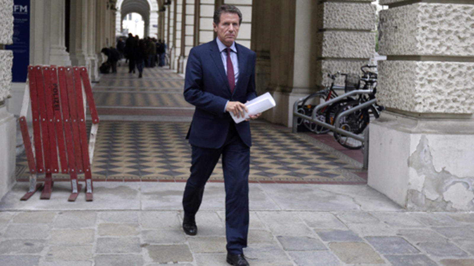 Töchterle abgesägt: Er warnt vor den Folgen - Politik-Live