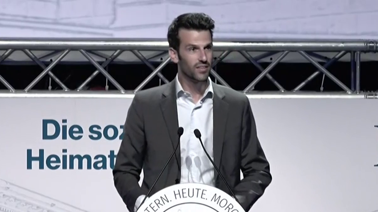 Udo Landbauer am FPÖ-Bundesparteitag in Wiener Neustadt - oe24.tv