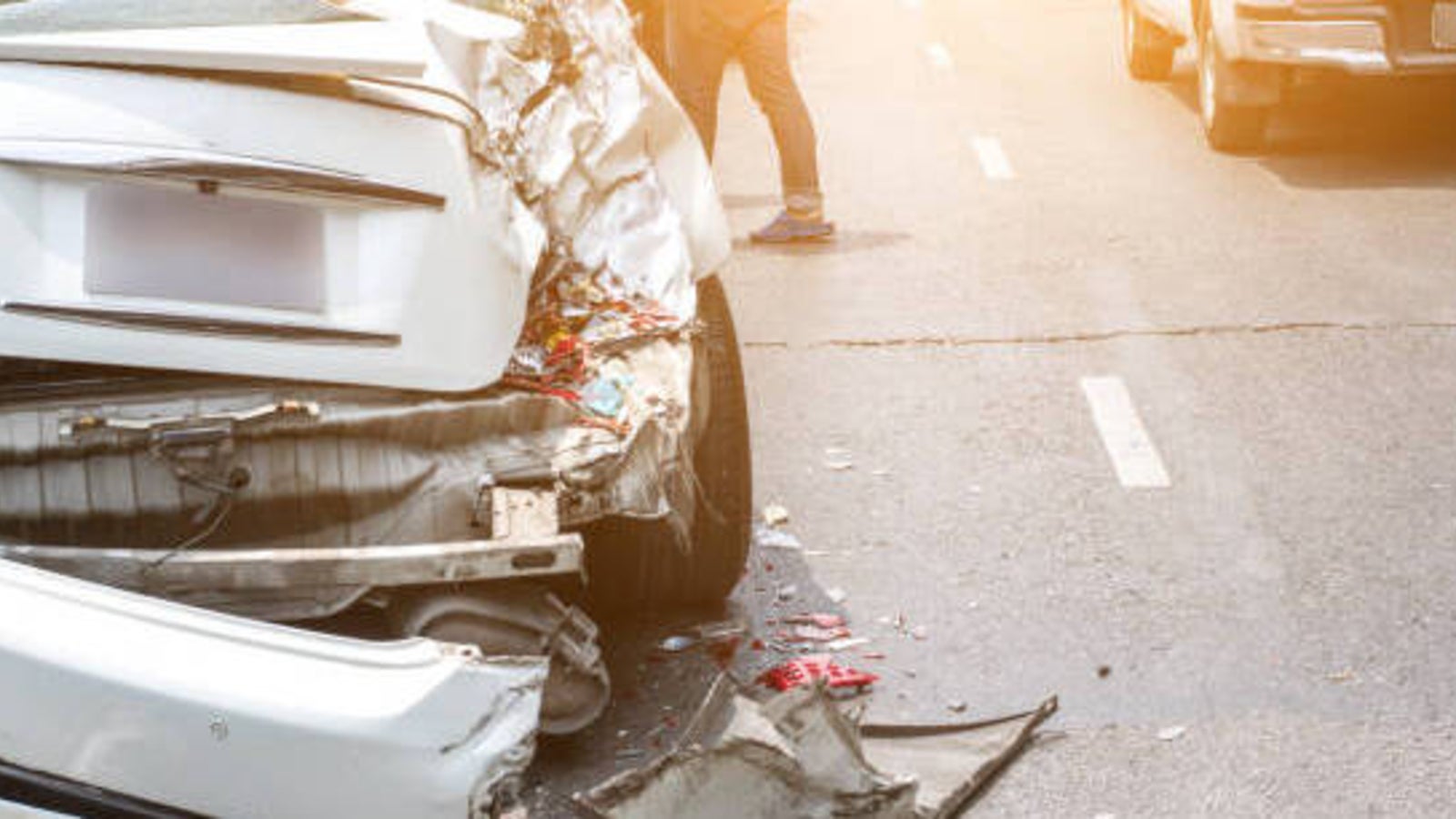 Auto prallte gegen Baum: Zwei Schwerverletzte - oe24.at