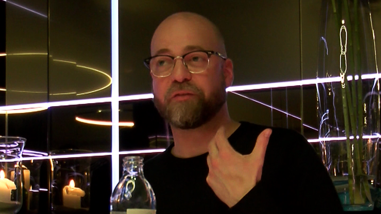 Rapper Curse präsentiert Buch in Wien - oe24.tv