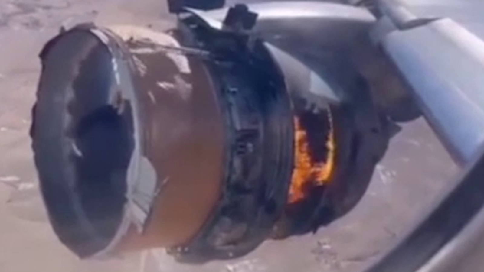 Turbine explodiert während dem Flug - oe24.tv