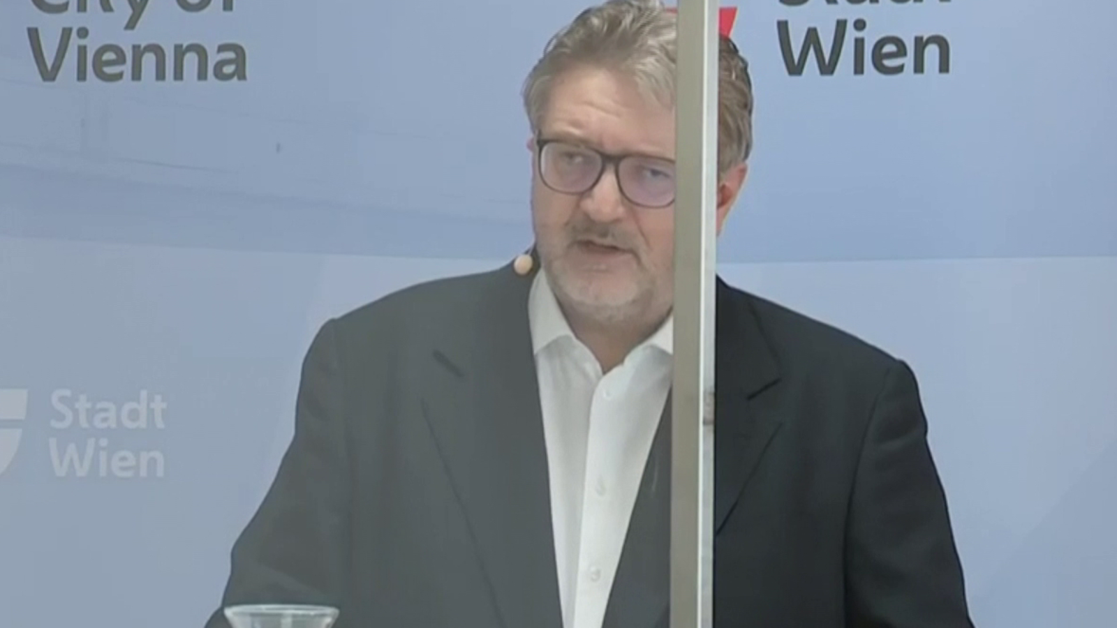 Peter Hacker zum neuen Laborzentrum in Wien - oe24.tv