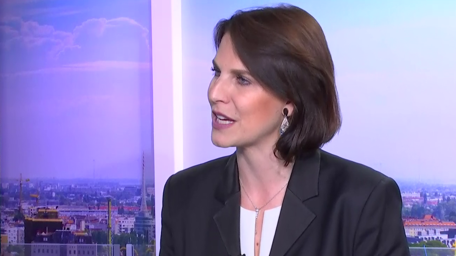 Fellner! LIVE: Karoline Edtstadler im Interview - oe24.tv