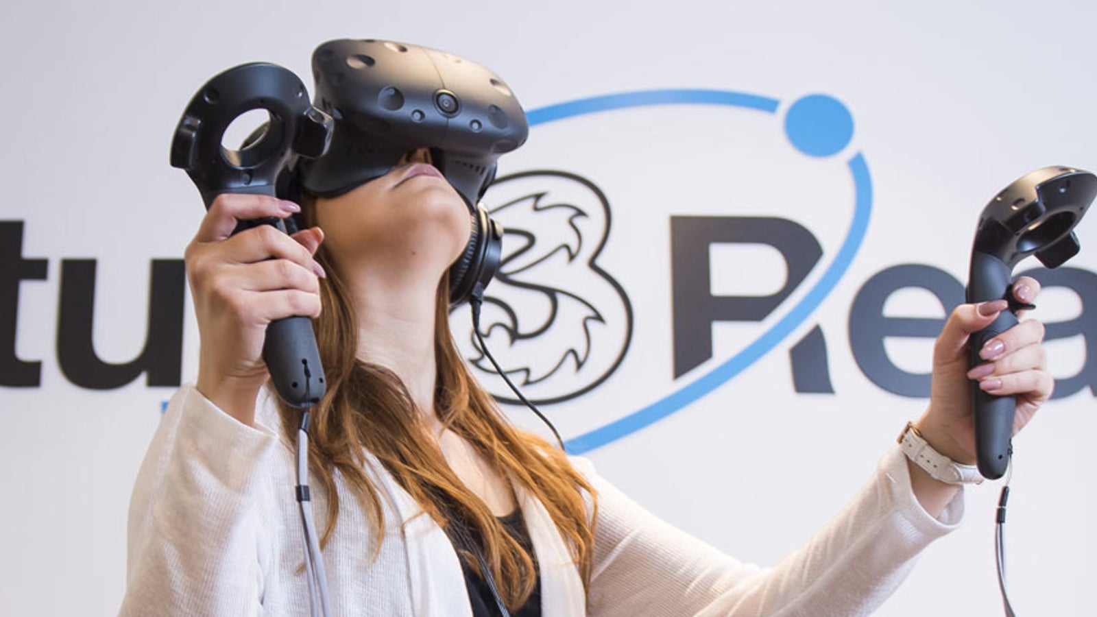 "3" startet mit Virtual-Reality-Brillen - oe24.at