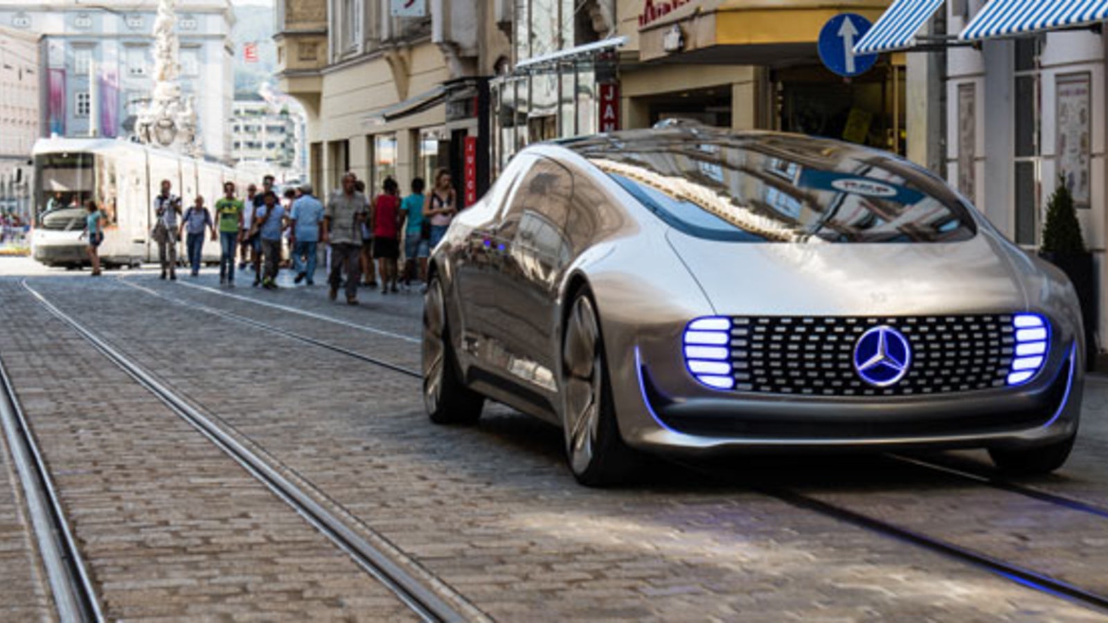 Zukunfts-Mercedes ist bereits in Linz - oe24.at